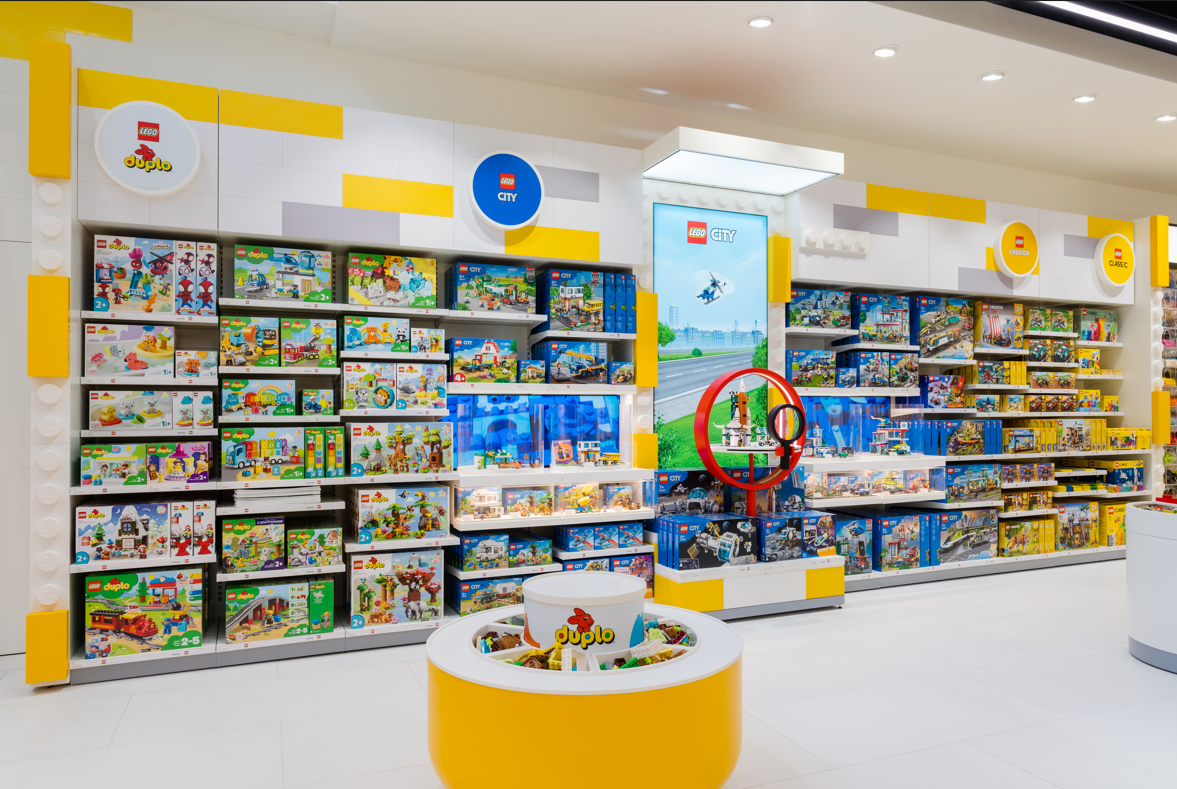 Building to launch! The LEGO Group brings another store to Manchester ...