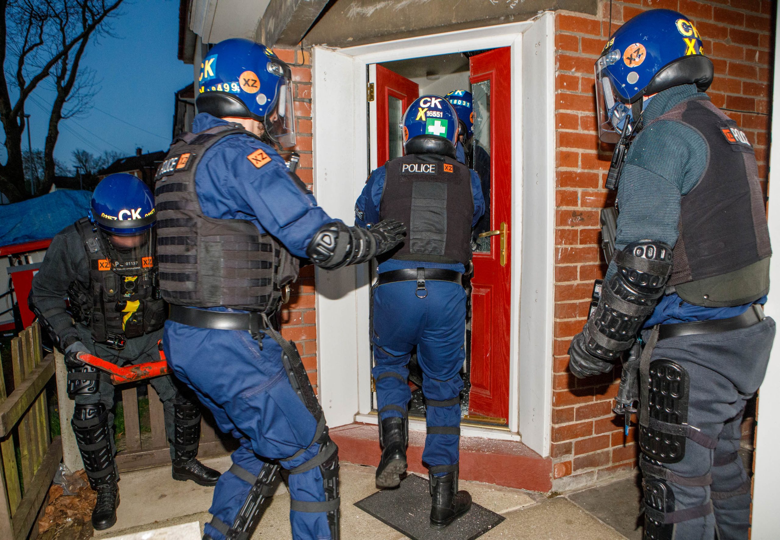 Eight arrested in early morning drug raids - About Manchester