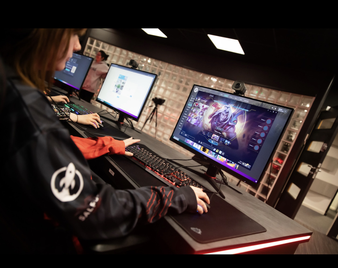 State-of-the-art Esports Lab opens its doors for Salford students ...